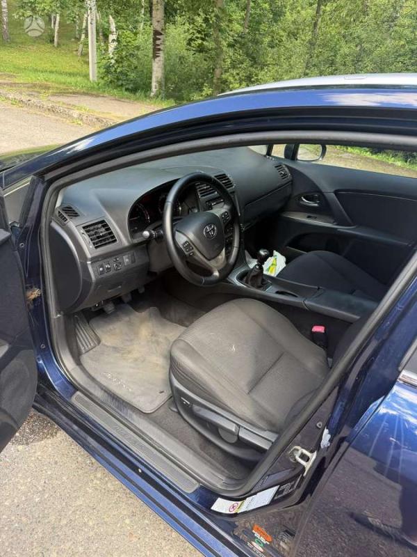 Blue Toyota Avensis 2010 in Plunge, with an engine capacity of 1.80 L and mileage of 254 thousand km for 4250 €, photo 6 on AUTOMOTO.COM.LV
