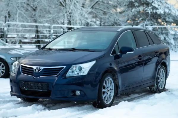 Blue Toyota Avensis 2010 in Liepaja, with an engine capacity of 2.20 L and mileage of 188 thousand km for 7150 €, photo 1 on AUTOMOTO.COM.LV