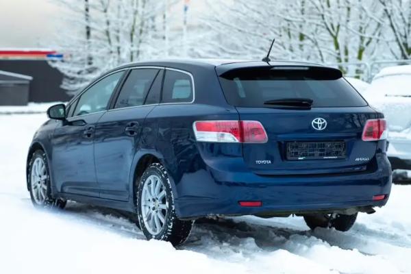 Blue Toyota Avensis 2010 in Liepaja, with an engine capacity of 2.20 L and mileage of 188 thousand km for 7150 €, photo 2 on AUTOMOTO.COM.LV