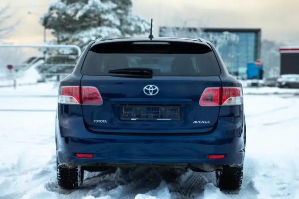 Blue Toyota Avensis 2010 in Liepaja, with an engine capacity of 2.20 L and mileage of 188 thousand km for 7150 €, photo 3 on AUTOMOTO.COM.LV