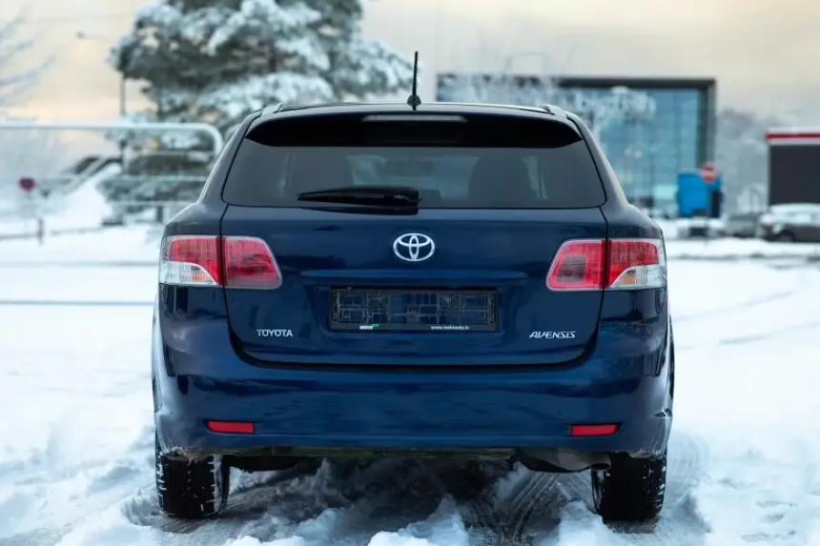 Zils Toyota Avensis 2010 Liepāja, ar dzinēja tilpumu 2.20 L un nobraukumu 188 tūkst. km par 7150 €, foto 4 vietnē AUTOMOTO.COM.LV
