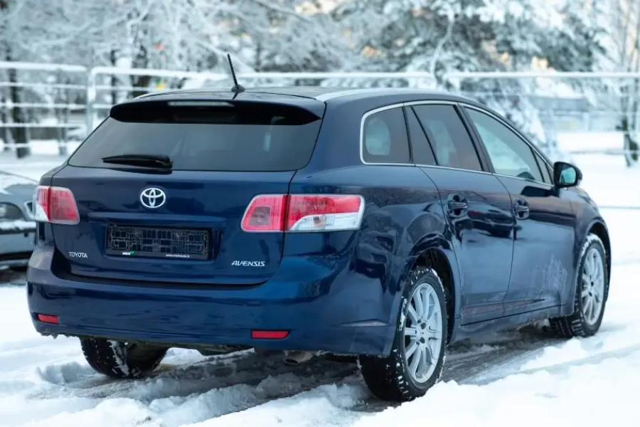 Zils Toyota Avensis 2010 Liepāja, ar dzinēja tilpumu 2.20 L un nobraukumu 188 tūkst. km par 7150 €, foto 5 vietnē AUTOMOTO.COM.LV
