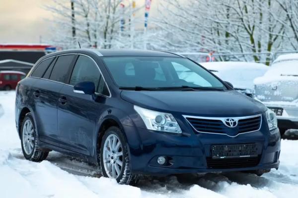 Blue Toyota Avensis 2010 in Liepaja, with an engine capacity of 2.20 L and mileage of 188 thousand km for 7150 €, photo 5 on AUTOMOTO.COM.LV