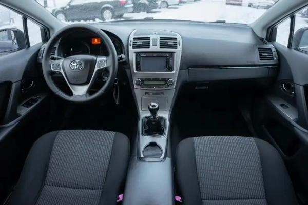 Blue Toyota Avensis 2010 in Liepaja, with an engine capacity of 2.20 L and mileage of 188 thousand km for 7150 €, photo 7 on AUTOMOTO.COM.LV
