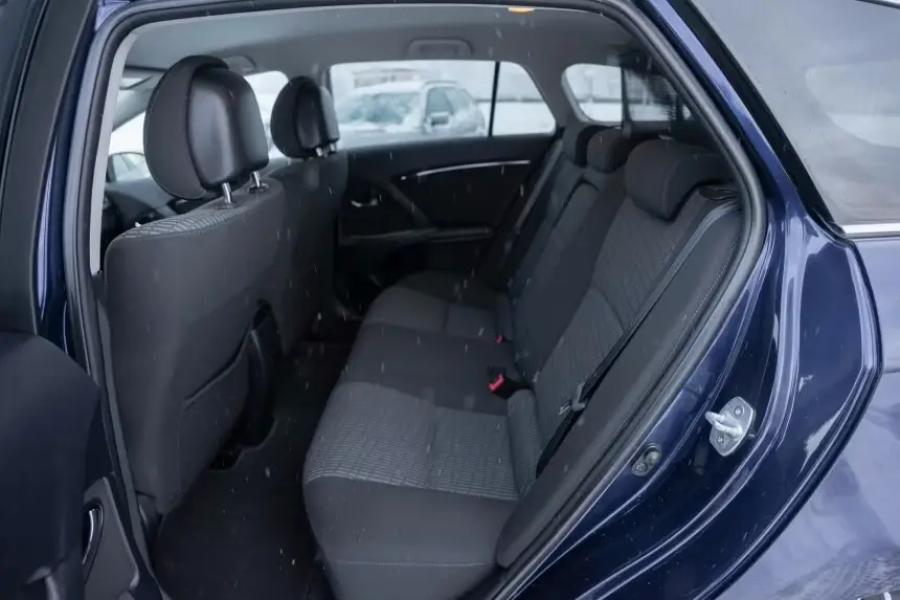 Zils Toyota Avensis 2010 Liepāja, ar dzinēja tilpumu 2.20 L un nobraukumu 188 tūkst. km par 7150 €, foto 10 vietnē AUTOMOTO.COM.LV