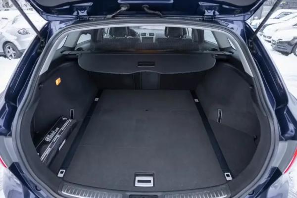 Blue Toyota Avensis 2010 in Liepaja, with an engine capacity of 2.20 L and mileage of 188 thousand km for 7150 €, photo 10 on AUTOMOTO.COM.LV