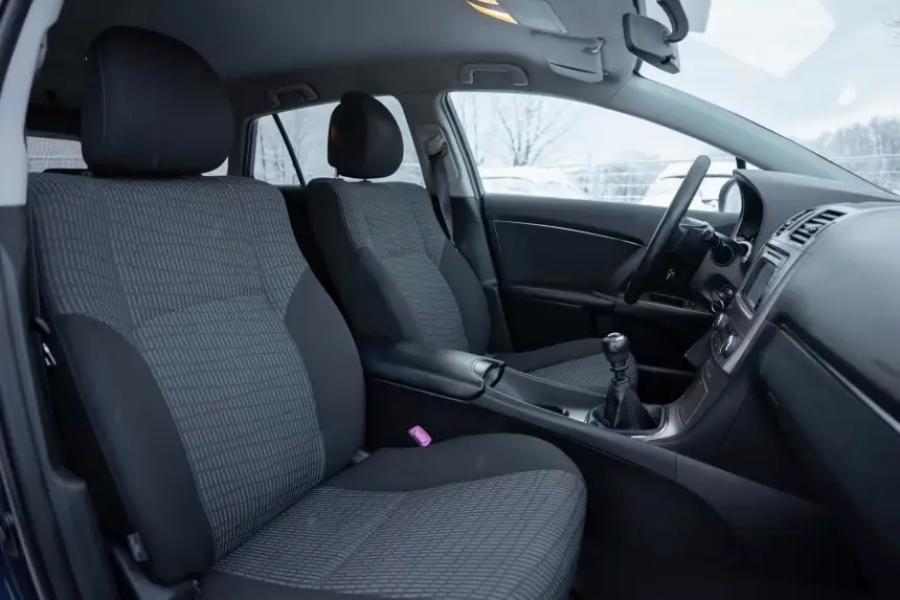 Zils Toyota Avensis 2010 Liepāja, ar dzinēja tilpumu 2.20 L un nobraukumu 188 tūkst. km par 7150 €, foto 13 vietnē AUTOMOTO.COM.LV