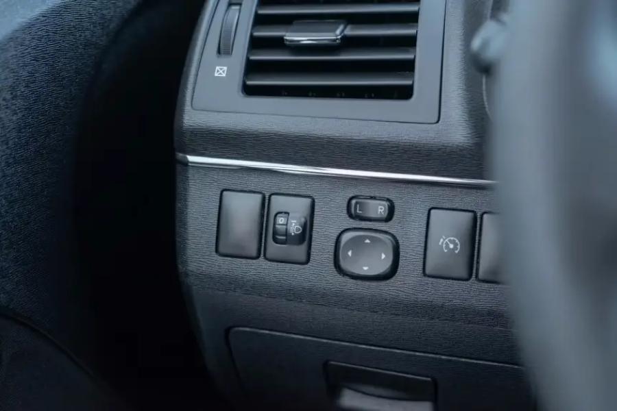 Zils Toyota Avensis 2010 Liepāja, ar dzinēja tilpumu 2.20 L un nobraukumu 188 tūkst. km par 7150 €, foto 17 vietnē AUTOMOTO.COM.LV