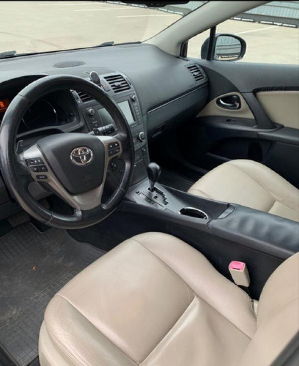 Blue Toyota Avensis 2010 in Kivioli, with an engine capacity of 2.20 L and mileage of 388 thousand km for 3000 €, photo 5 on AUTOMOTO.COM.LV