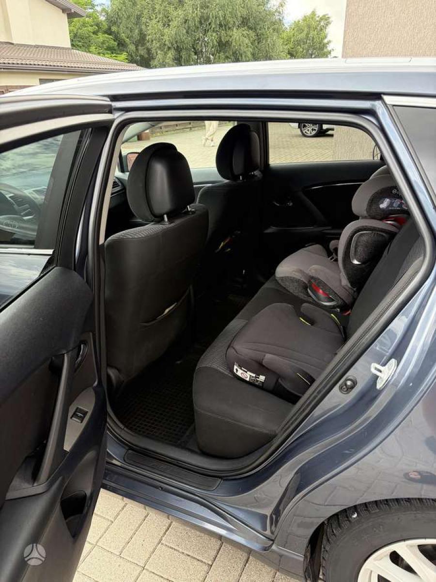 Zils Toyota Avensis 2010 Kauņa, ar dzinēja tilpumu 2.23 L un nobraukumu 268 tūkst. km par 3650 €, foto 13 vietnē AUTOMOTO.COM.LV
