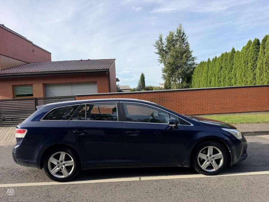 Zils Toyota Avensis 2010 Kauņa, ar dzinēja tilpumu 2.20 L un nobraukumu 315 tūkst. km par 2050 €, foto 5 vietnē AUTOMOTO.COM.LV