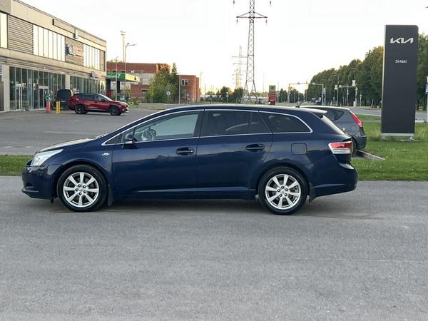 Zils Toyota Avensis 2010 Narva, ar dzinēja tilpumu 2.20 L un nobraukumu 351 tūkst. km par 2999 €, foto 5 vietnē AUTOMOTO.COM.LV