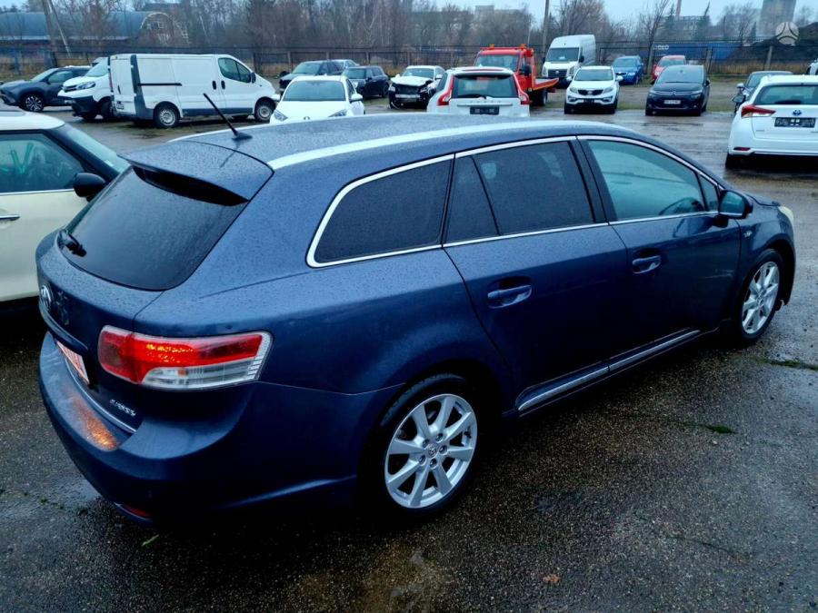 Zils Toyota Avensis 2011 Panevēža, ar dzinēja tilpumu 2.20 L un nobraukumu 301 tūkst. km par 2400 €, foto 4 vietnē AUTOMOTO.COM.LV