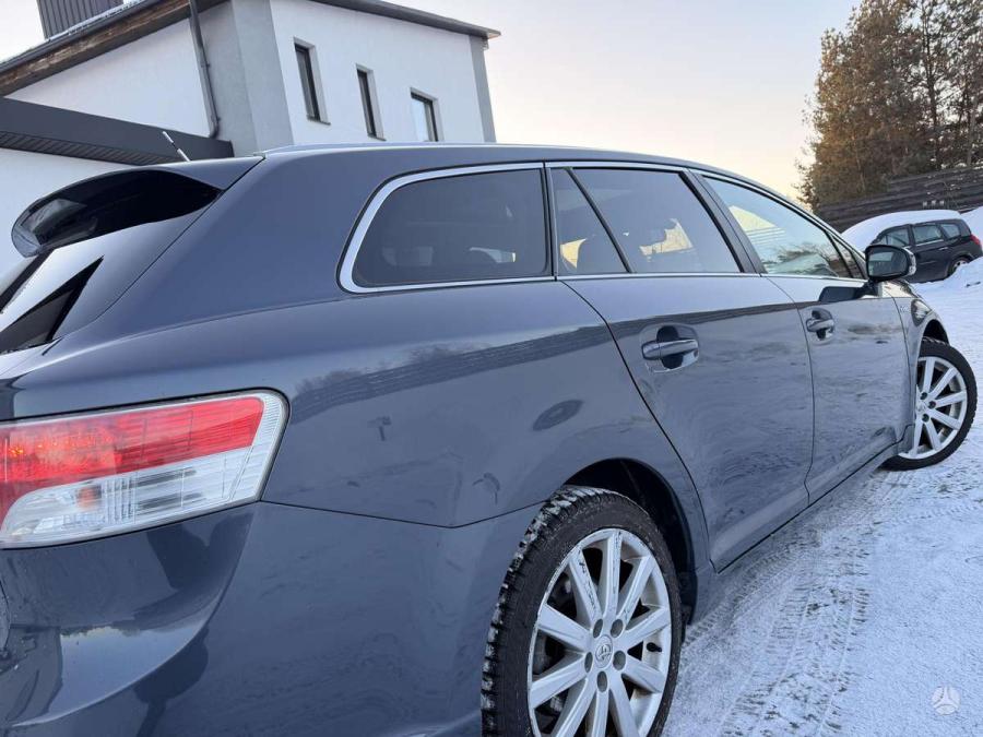 Blue Toyota Avensis 2011 in Vilnius, with an engine capacity of 2.23 L and mileage of 349 thousand km for 3700 €, photo 8 on AUTOMOTO.COM.LV