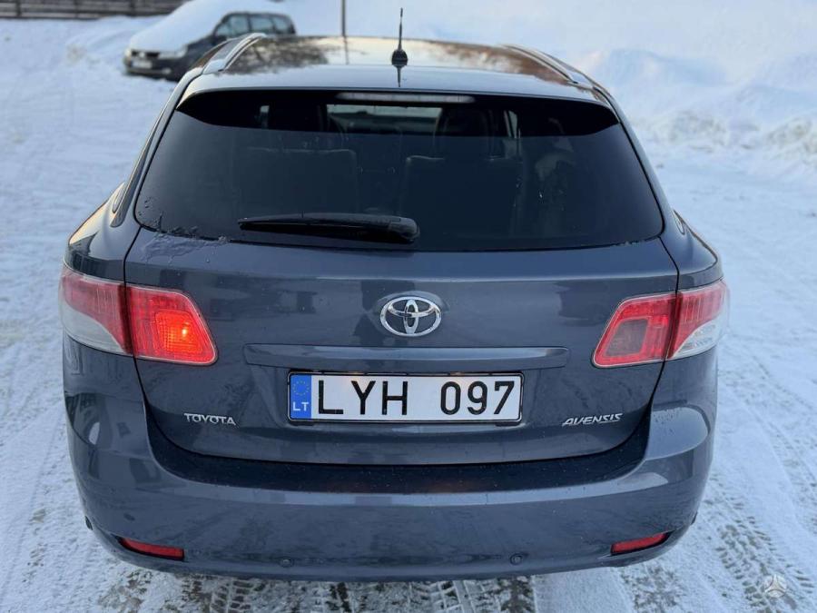 Blue Toyota Avensis 2011 in Vilnius, with an engine capacity of 2.23 L and mileage of 349 thousand km for 3700 €, photo 10 on AUTOMOTO.COM.LV
