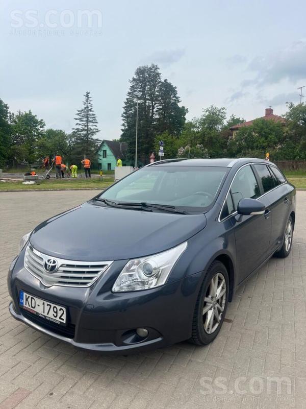 Zils Toyota Avensis 2011 Cēsis, ar dzinēja tilpumu 2.00 L un nobraukumu 407 tūkst. km par 1700 €, foto 1 vietnē AUTOMOTO.COM.LV