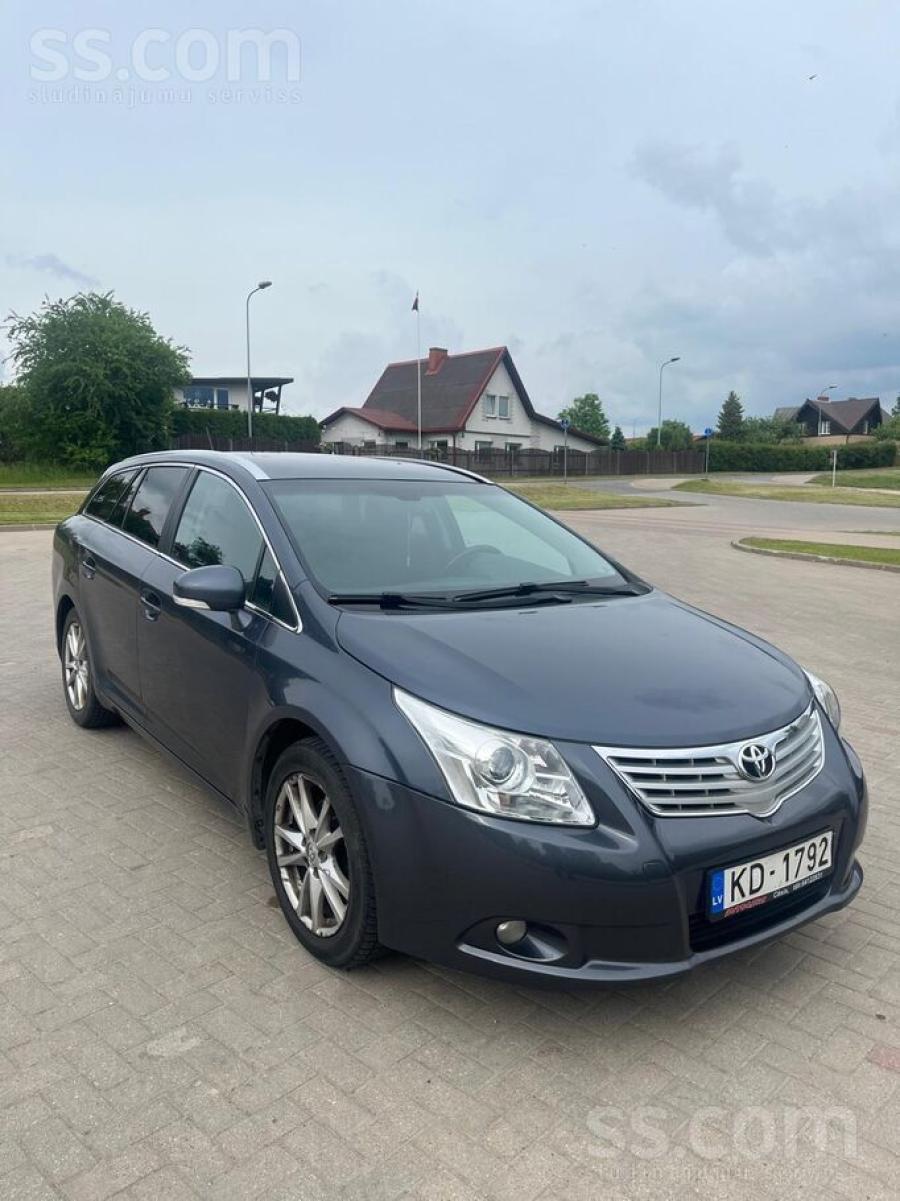 Zils Toyota Avensis 2011 Cēsis, ar dzinēja tilpumu 2.00 L un nobraukumu 407 tūkst. km par 1700 €, foto 3 vietnē AUTOMOTO.COM.LV