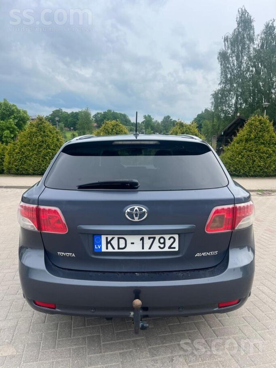 Zils Toyota Avensis 2011 Cēsis, ar dzinēja tilpumu 2.00 L un nobraukumu 407 tūkst. km par 1700 €, foto 5 vietnē AUTOMOTO.COM.LV