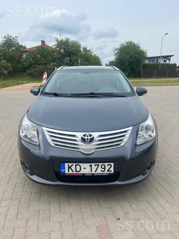 Zils Toyota Avensis 2011 Cēsis, ar dzinēja tilpumu 2.00 L un nobraukumu 407 tūkst. km par 1700 €, foto 5 vietnē AUTOMOTO.COM.LV