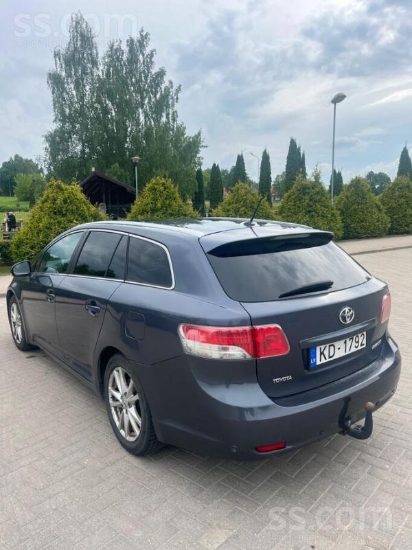 Zils Toyota Avensis 2011 Cēsis, ar dzinēja tilpumu 2.00 L un nobraukumu 407 tūkst. km par 1200 €, foto 3 vietnē AUTOMOTO.COM.LV
