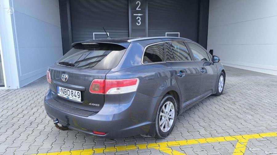 Blue Toyota Avensis 2011 in Vilnius, with an engine capacity of 2.23 L and mileage of 306 thousand km for 3999 €, photo 4 on AUTOMOTO.COM.LV