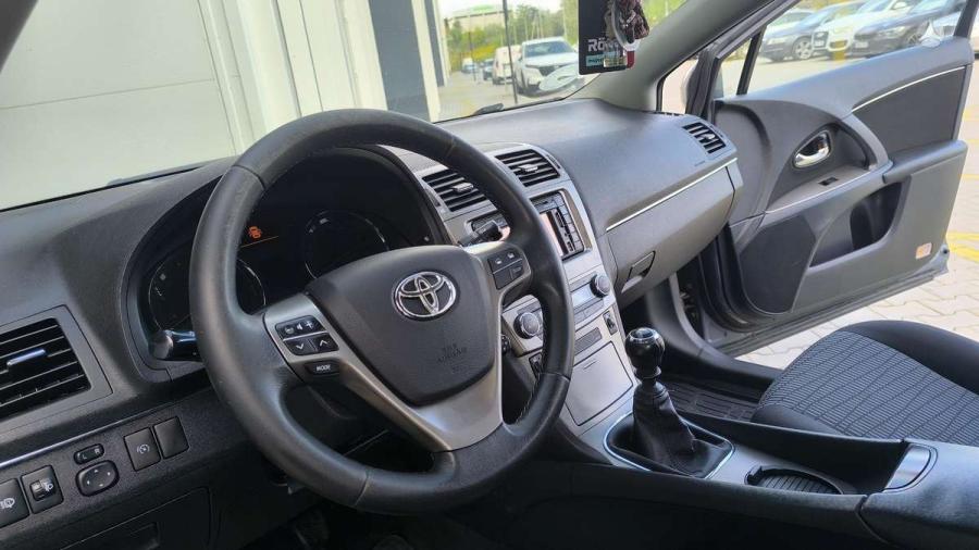 Blue Toyota Avensis 2011 in Vilnius, with an engine capacity of 2.23 L and mileage of 306 thousand km for 3999 €, photo 6 on AUTOMOTO.COM.LV
