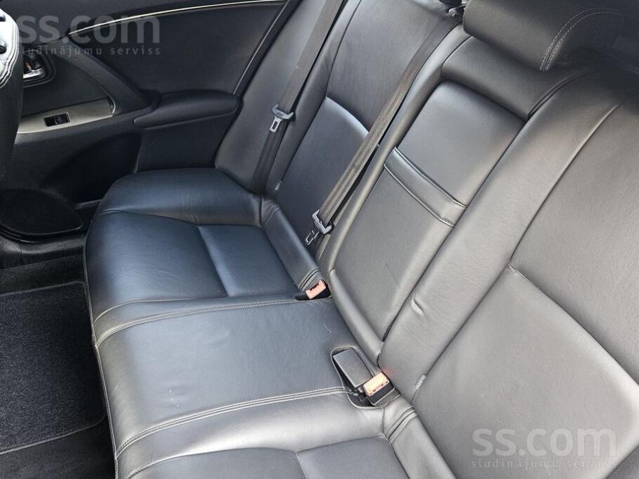 Blue Toyota Avensis 2011 in Jekabpils, with an engine capacity of 2.20 L and mileage of 271 thousand km for 4990 €, photo 16 on AUTOMOTO.COM.LV
