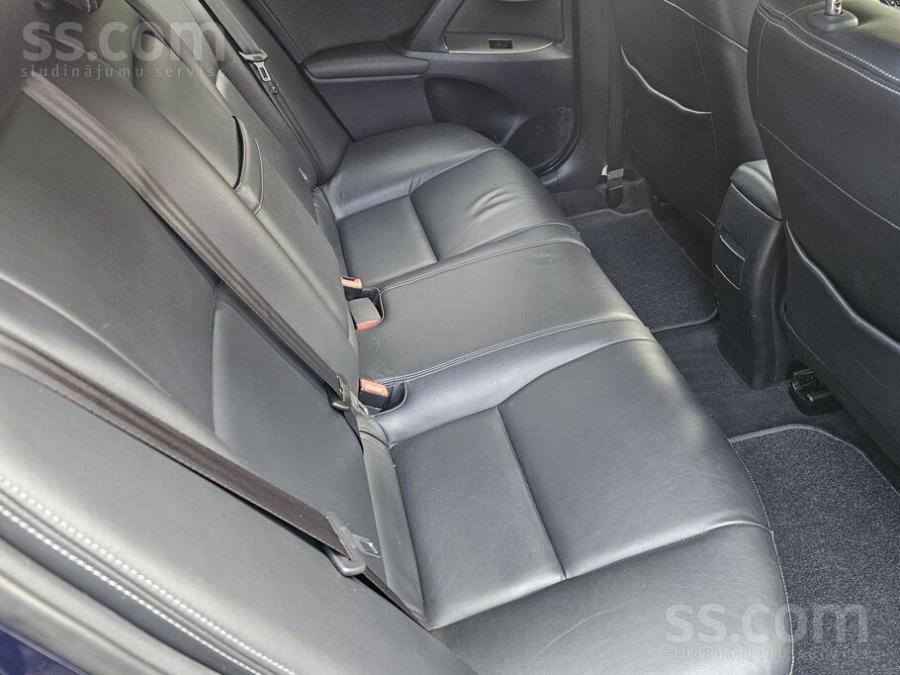 Blue Toyota Avensis 2011 in Jekabpils, with an engine capacity of 2.20 L and mileage of 271 thousand km for 4990 €, photo 19 on AUTOMOTO.COM.LV