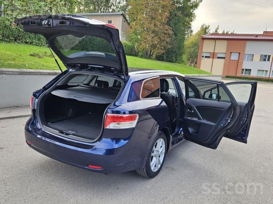 Blue Toyota Avensis 2011 in Jekabpils, with an engine capacity of 2.20 L and mileage of 271 thousand km for 4990 €, photo 23 on AUTOMOTO.COM.LV