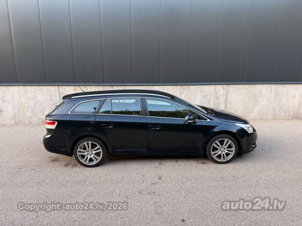 Toyota Avensis 2011 Tallina vietnē Zils Toyota Avensis 2011 Tallina, ar dzinēja tilpumu 2.00 L un nobraukumu 312 tūkst. km par 4450 €, foto 7 vietnē AUTOMOTO.COM.LV