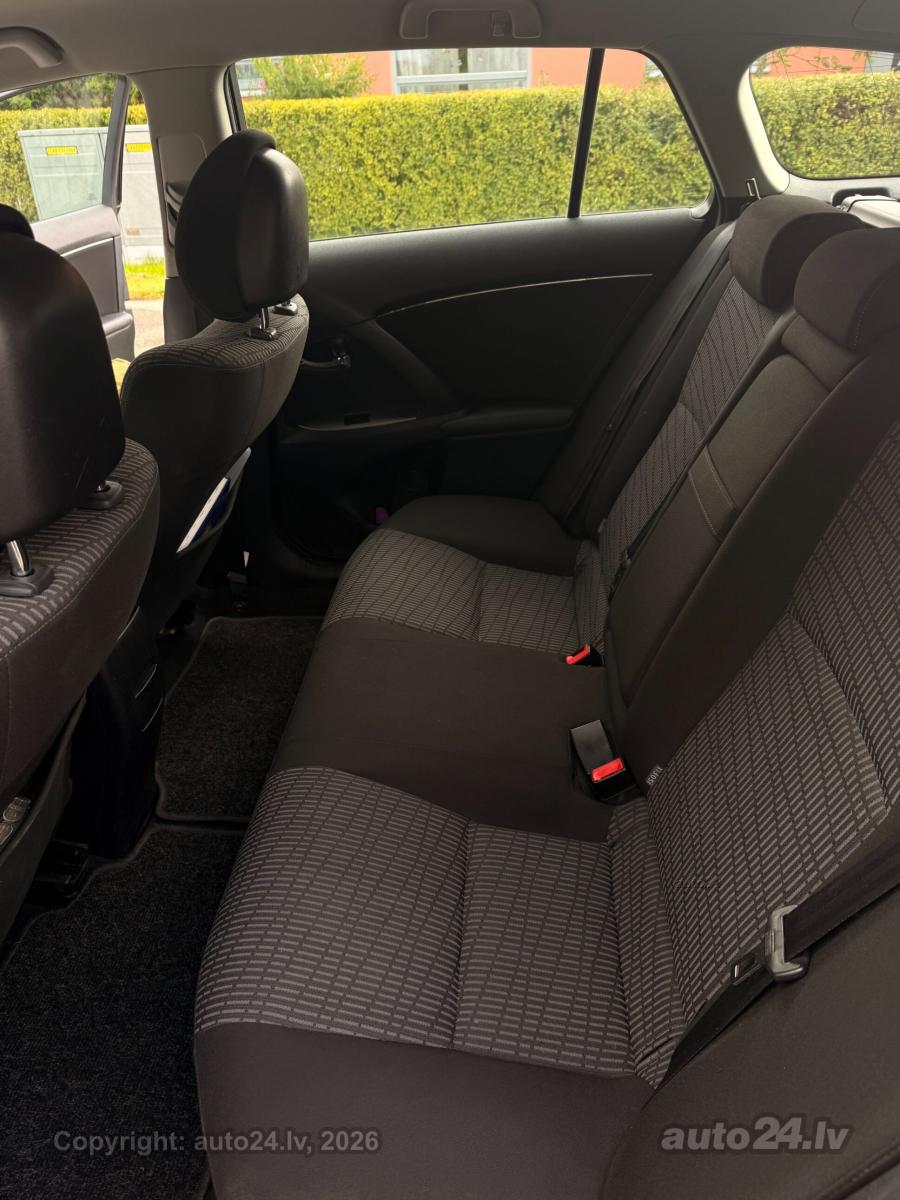 Zils Toyota Avensis 2011 Tallina, ar dzinēja tilpumu 2.00 L un nobraukumu 312 tūkst. km par 4450 €, foto 9 vietnē AUTOMOTO.COM.LV
