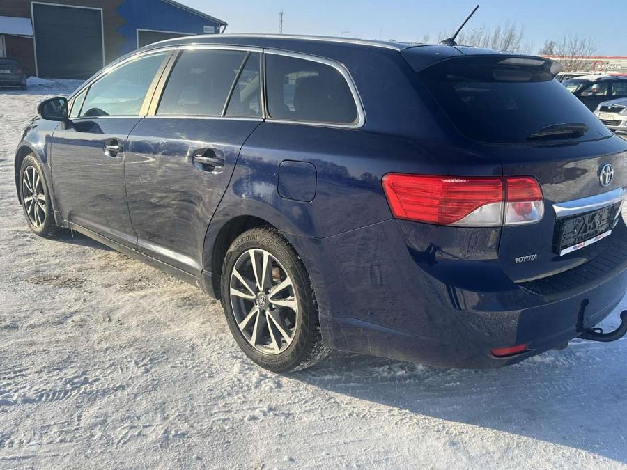 Blue Toyota Avensis 2012 in Ukmerge, with an engine capacity of 2.00 L and mileage of 263 thousand km for 4750 €, photo 4 on AUTOMOTO.COM.LV