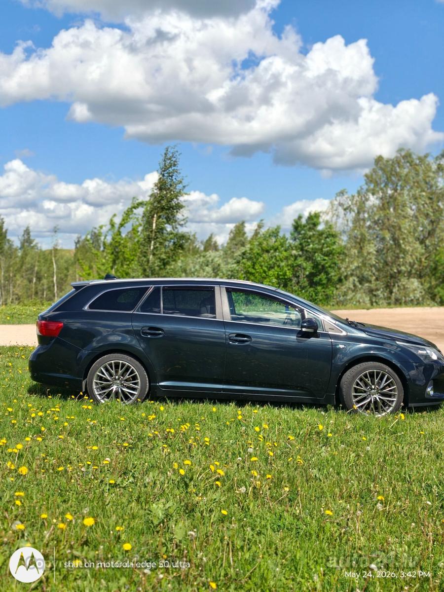 Zils Toyota Avensis 2012 Tallina, ar dzinēja tilpumu 2.20 L un nobraukumu 186 tūkst. km par 5500 €, foto 3 vietnē AUTOMOTO.COM.LV