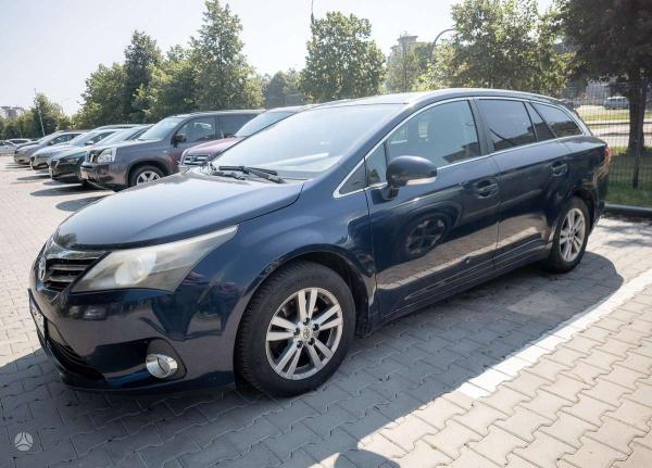 Blue Toyota Avensis 2012 in Kaunas, with an engine capacity of 2.00 L and mileage of 290 thousand km for 2000 €, photo 1 on AUTOMOTO.COM.LV
