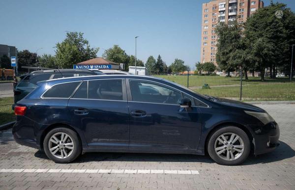 Blue Toyota Avensis 2012 in Kaunas, with an engine capacity of 2.00 L and mileage of 290 thousand km for 2000 €, photo 2 on AUTOMOTO.COM.LV