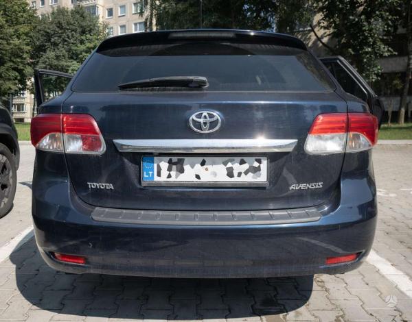 Blue Toyota Avensis 2012 in Kaunas, with an engine capacity of 2.00 L and mileage of 290 thousand km for 2000 €, photo 4 on AUTOMOTO.COM.LV