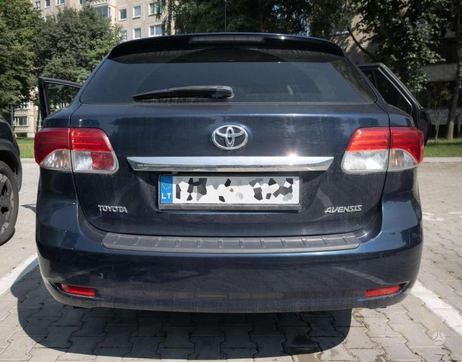 Blue Toyota Avensis 2012 in Kaunas, with an engine capacity of 2.00 L and mileage of 290 thousand km for 2000 €, photo 5 on AUTOMOTO.COM.LV