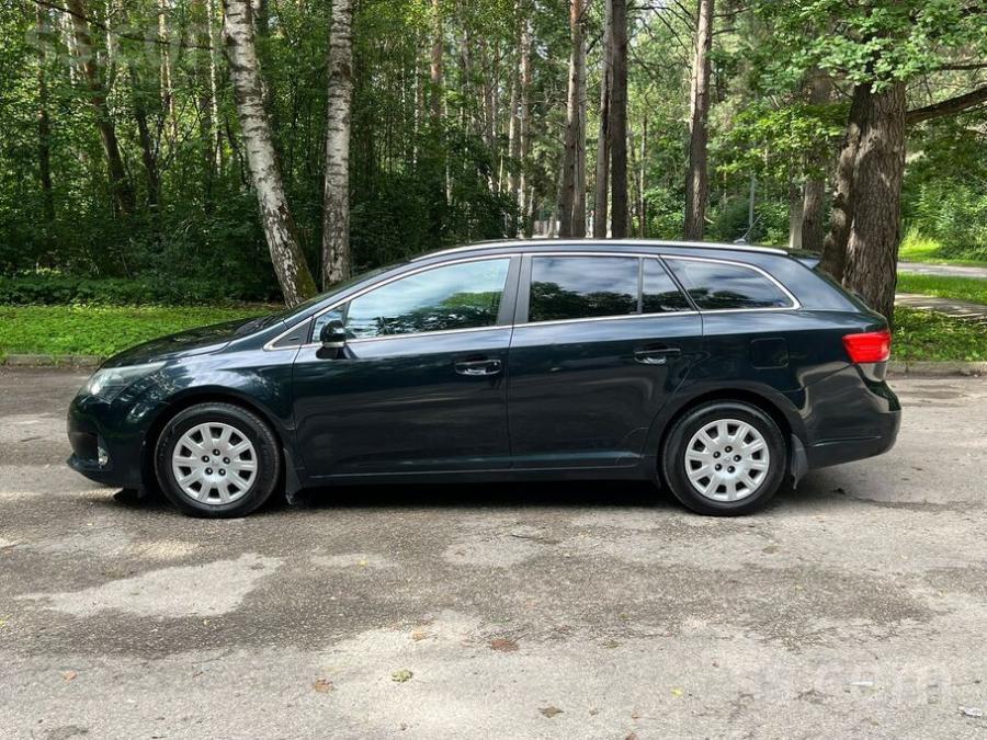 Blue Toyota Avensis 2012 in Riga, with an engine capacity of 1.80 L and mileage of 0 thousand km for 6199 €, photo 3 on AUTOMOTO.COM.LV