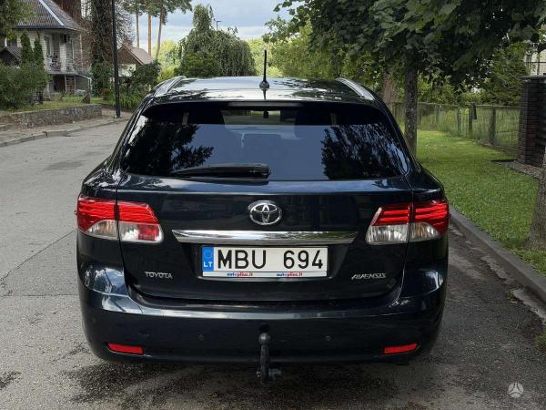 Blue Toyota Avensis 2012 in Alytus, with an engine capacity of 2.00 L and mileage of 298 thousand km for 4750 €, photo 8 on AUTOMOTO.COM.LV