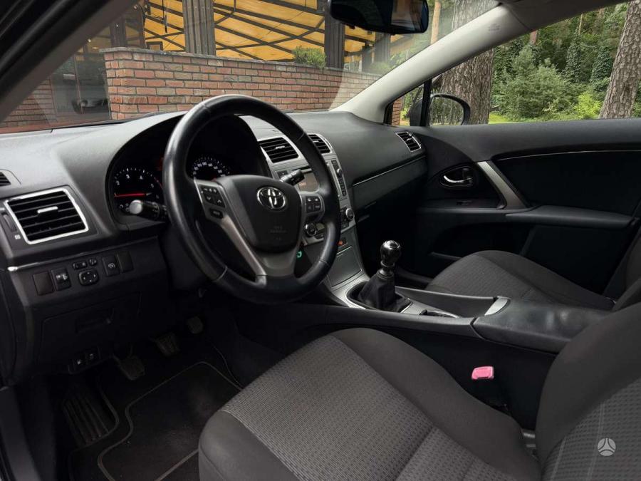 Blue Toyota Avensis 2012 in Alytus, with an engine capacity of 2.00 L and mileage of 298 thousand km for 4850 €, photo 28 on AUTOMOTO.COM.LV