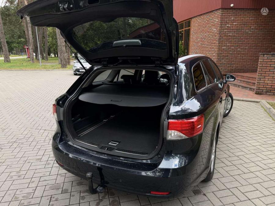 Blue Toyota Avensis 2012 in Alytus, with an engine capacity of 2.00 L and mileage of 298 thousand km for 4850 €, photo 30 on AUTOMOTO.COM.LV