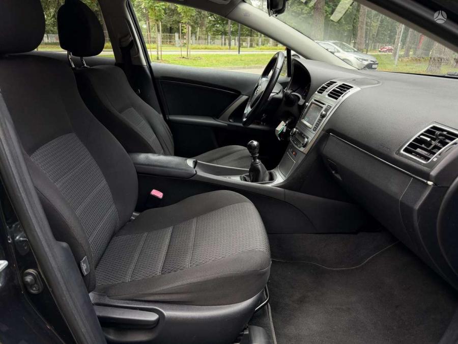 Blue Toyota Avensis 2012 in Alytus, with an engine capacity of 2.00 L and mileage of 298 thousand km for 4850 €, photo 32 on AUTOMOTO.COM.LV
