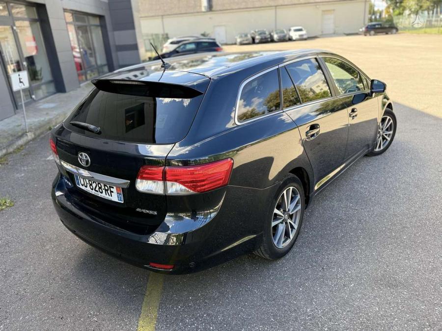Blue Toyota Avensis 2012 in Ukmerge, with an engine capacity of 2.00 L and mileage of 256 thousand km for 5300 €, photo 4 on AUTOMOTO.COM.LV