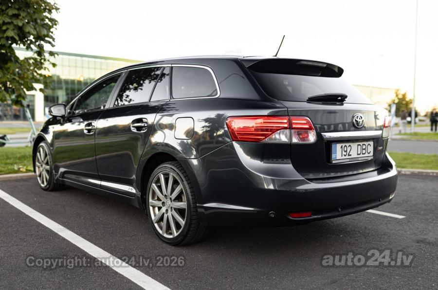 Zils Toyota Avensis 2014 Tallina, ar dzinēja tilpumu 2.20 L un nobraukumu 253 tūkst. km par 7999 €, foto 3 vietnē AUTOMOTO.COM.LV