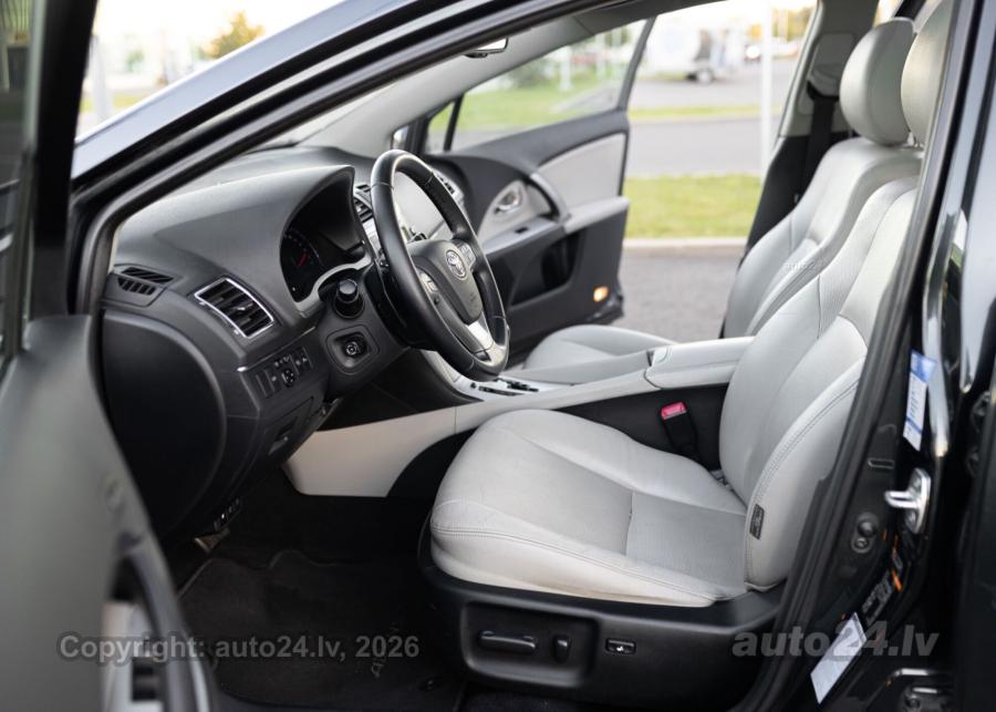 Zils Toyota Avensis 2014 Tallina, ar dzinēja tilpumu 2.20 L un nobraukumu 253 tūkst. km par 7999 €, foto 12 vietnē AUTOMOTO.COM.LV