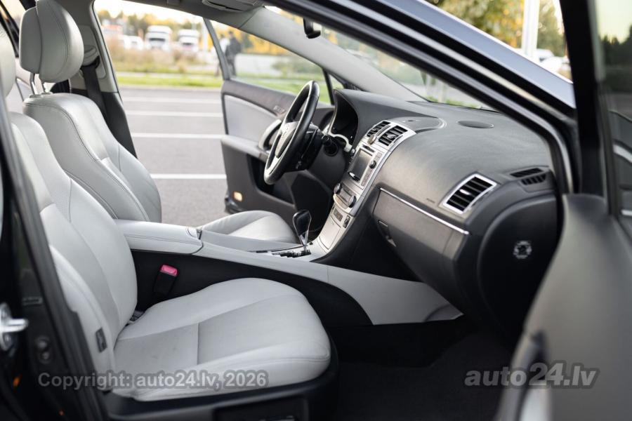 Blue Toyota Avensis 2014 in Tallinn, with an engine capacity of 2.20 L and mileage of 253 thousand km for 7999 €, photo 16 on AUTOMOTO.COM.LV