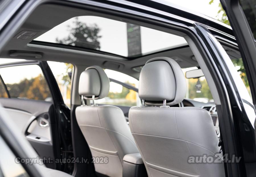 Blue Toyota Avensis 2014 in Tallinn, with an engine capacity of 2.20 L and mileage of 253 thousand km for 7999 €, photo 17 on AUTOMOTO.COM.LV
