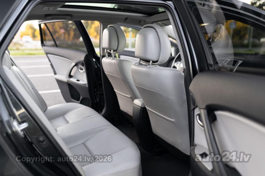 Blue Toyota Avensis 2014 in Tallinn, with an engine capacity of 2.20 L and mileage of 253 thousand km for 7999 €, photo 19 on AUTOMOTO.COM.LV