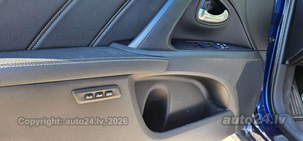 Blue Toyota Avensis 2015 in Tallinn, with an engine capacity of 2.00 L and mileage of 167 thousand km for 12390 €, photo 6 on AUTOMOTO.COM.LV