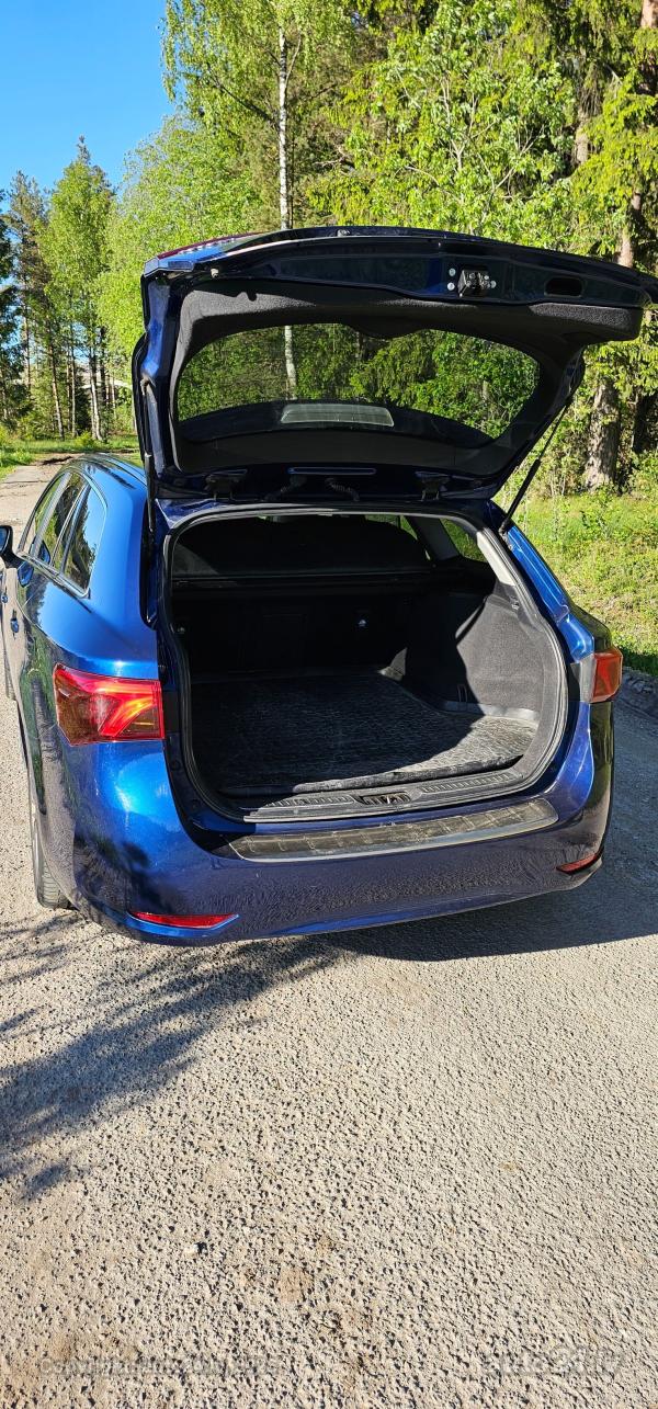 Blue Toyota Avensis 2015 in Tallinn, with an engine capacity of 2.00 L and mileage of 167 thousand km for 12390 €, photo 9 on AUTOMOTO.COM.LV